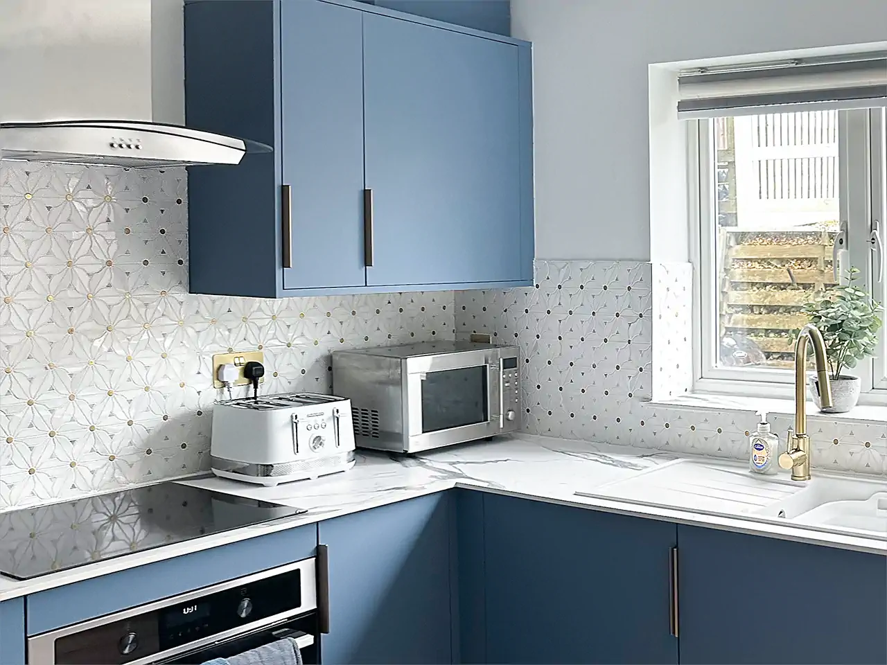 Flower Tiles Kitchen Bathroom Backsplash Marble Wall Mosaic White Gold