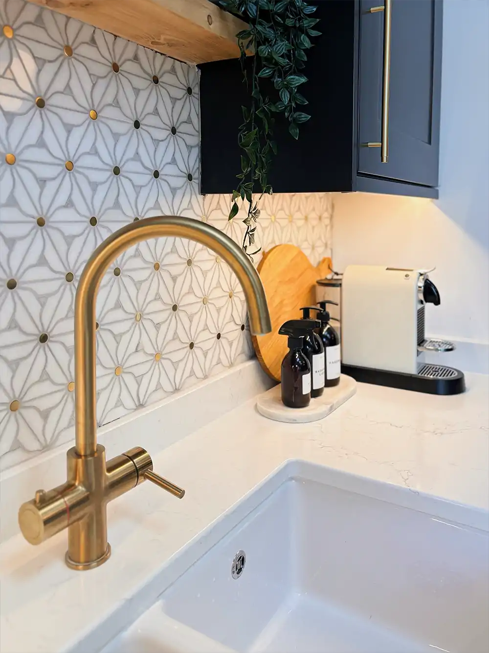 Flower Tiles Kitchen Bathroom Backsplash Marble Wall Mosaic White Gold